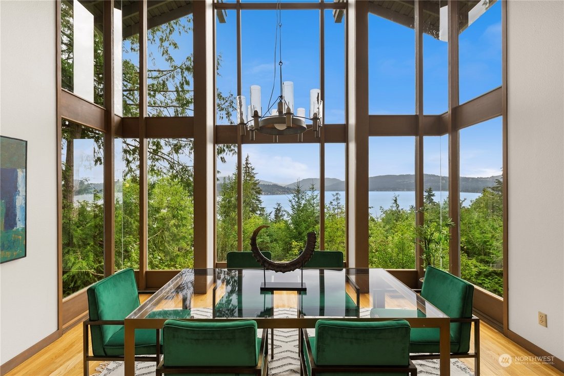 Pacific Northwest Modernism On A In Bellevue, Washington, United States ...