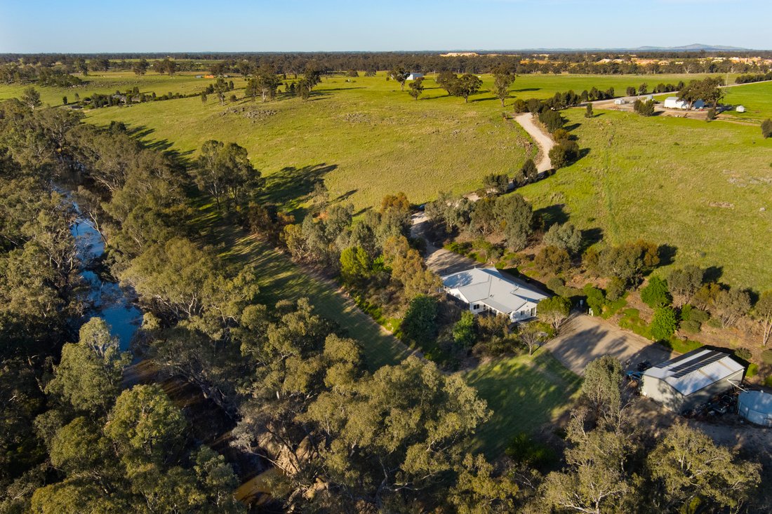 Tranquil 105 Acre Riverfront Retreat In Axedale, Victoria, Australia ...
