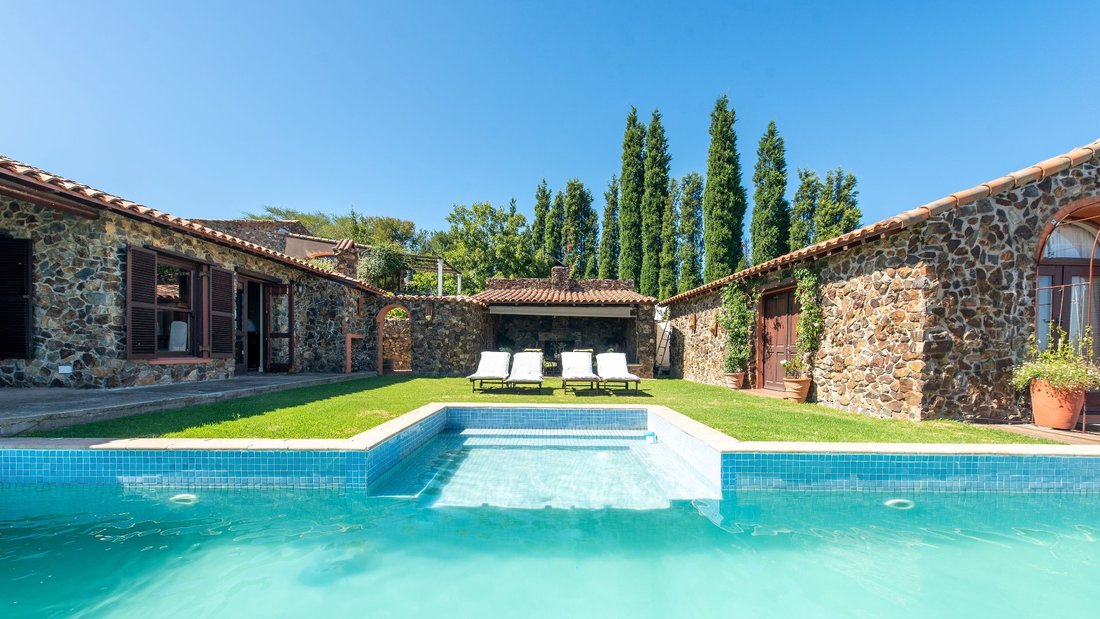 Tuscan Charm With Endless Lifestyle In Stellenbosch, Western Cape ...