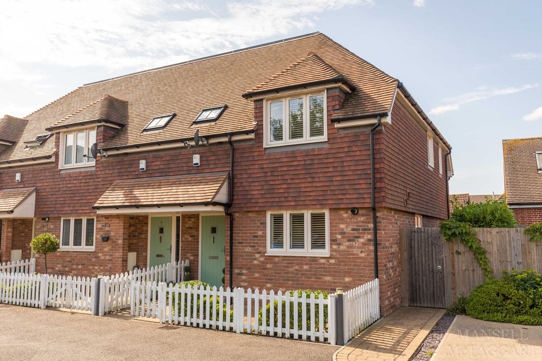 House Lingfield In Lingfield, England, United Kingdom For Sale (14704345)