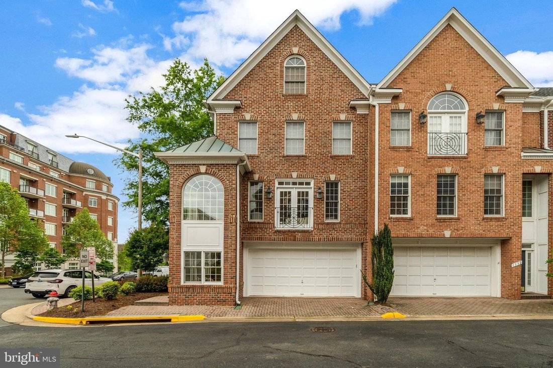 All Brick End Unit Townhouse In Downtown In Mc Lean, Virginia, United ...