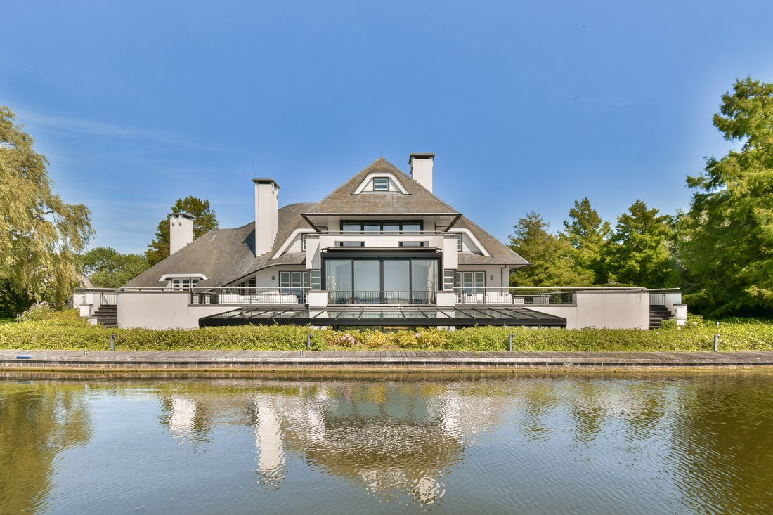 Exquisite Villa On The Lake In Vinkeveen, Utrecht, Netherlands For Sale ...