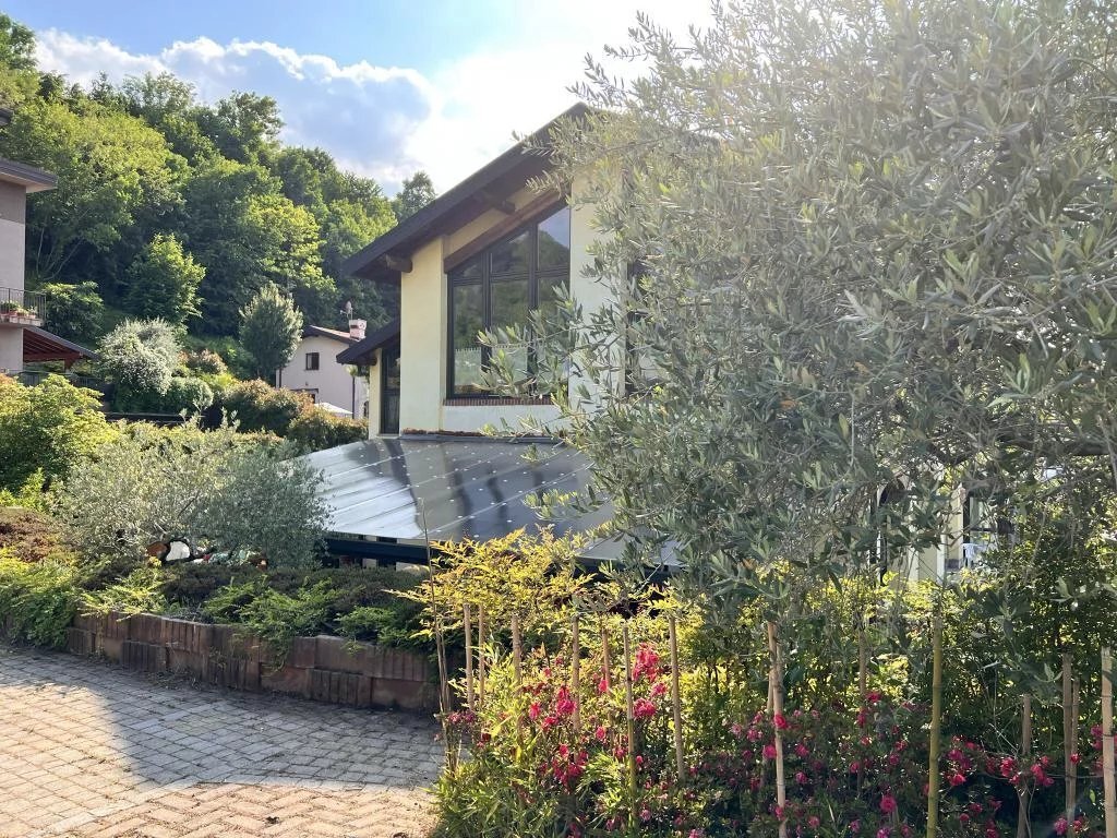Como Building In Como, Lombardy, Italy For Sale (12375465)