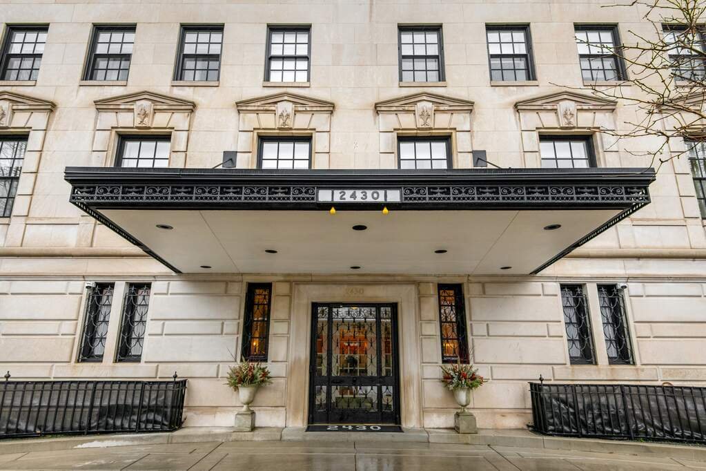 Stunning Duplex Co Op In A Magnificent In Chicago, Illinois, United ...