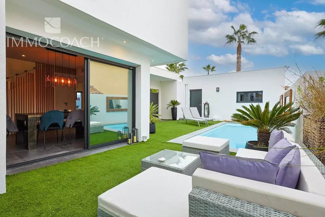 Modern New Villa Apartment In Carqueiranne, Provence Alpes Côte D'azur ...
