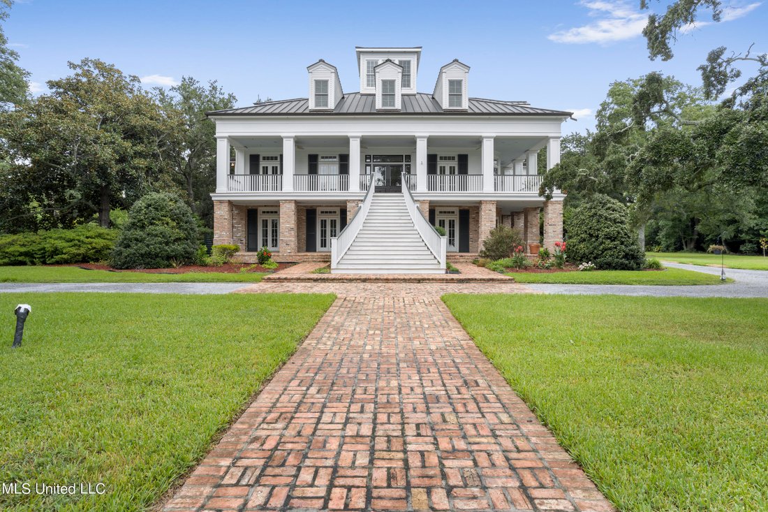 5 Bedrooms Single Family Detached In Pass Christian, Mississippi ...