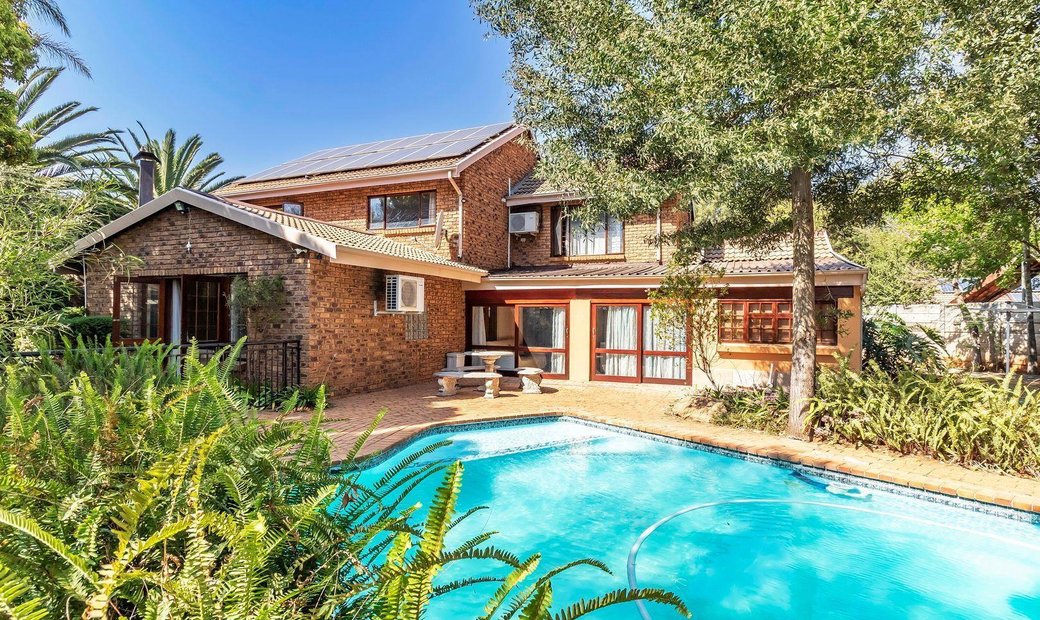 Expansive Training Lodge Situated Close To In Midrand, Gauteng, South ...