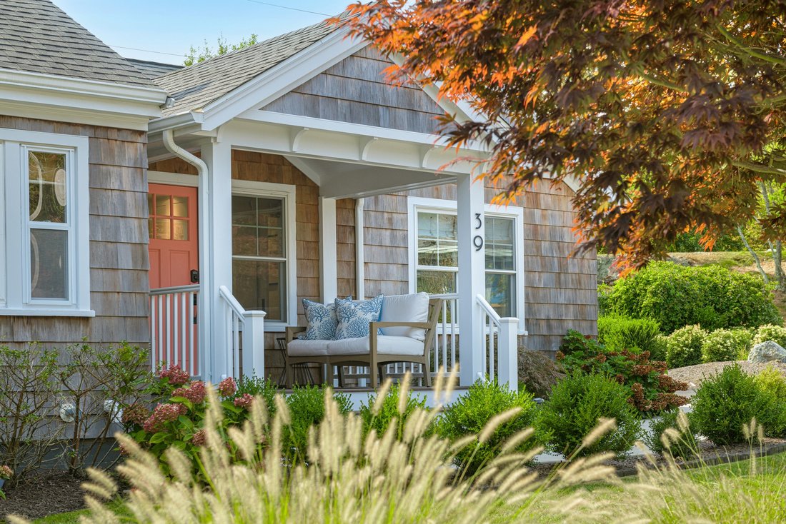 Single Level Renovated Ranch In Newport, Rhode Island, United States ...