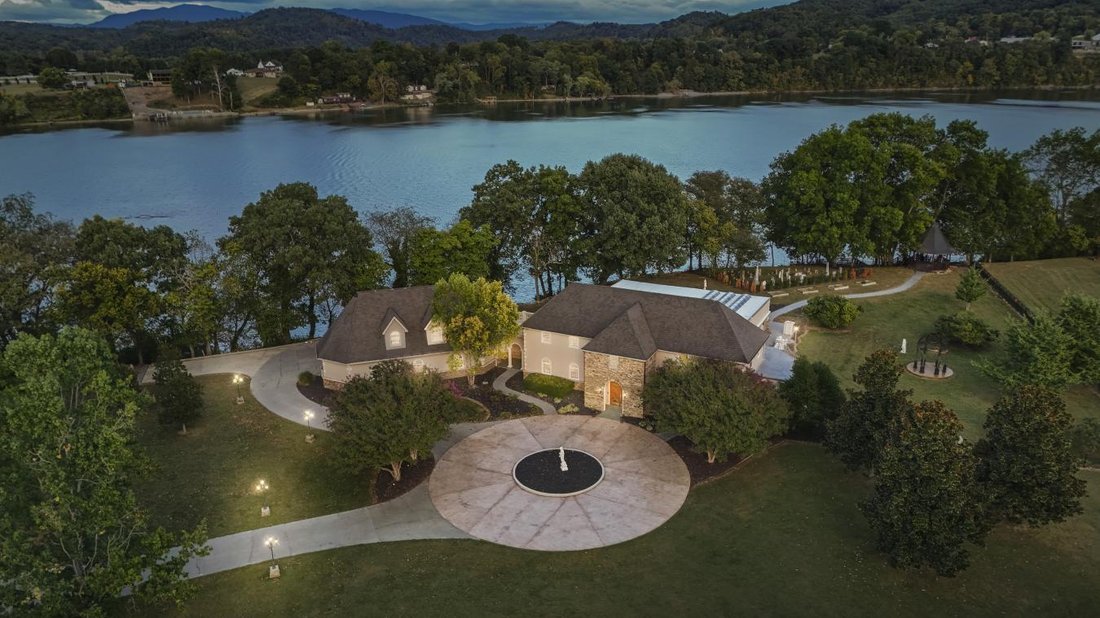 220 Degrasse Drive In Elizabethton, Tennessee, United States For Sale ...