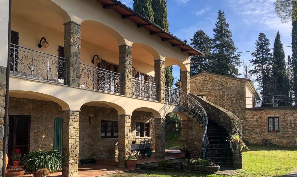 This Beautiful 527 Sqm Property Is On Two Levels In Subbiano, Tuscany ...