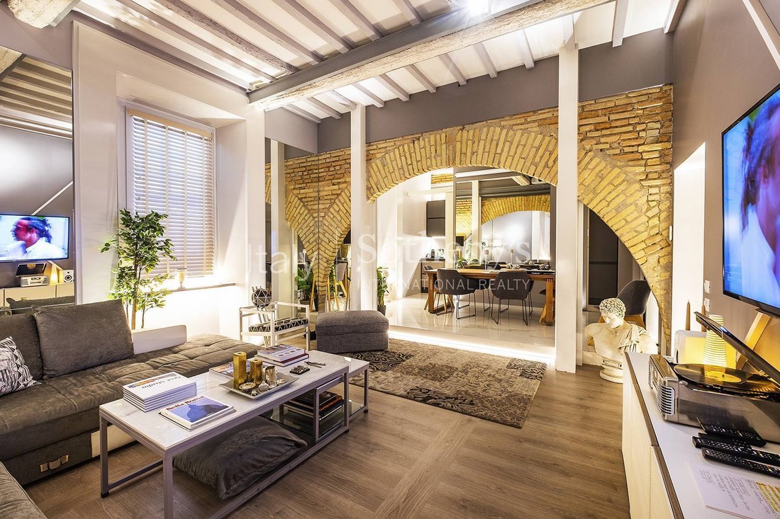 Bright Apartment Just A Few Steps From The Colosseum In Rome, Lazio ...