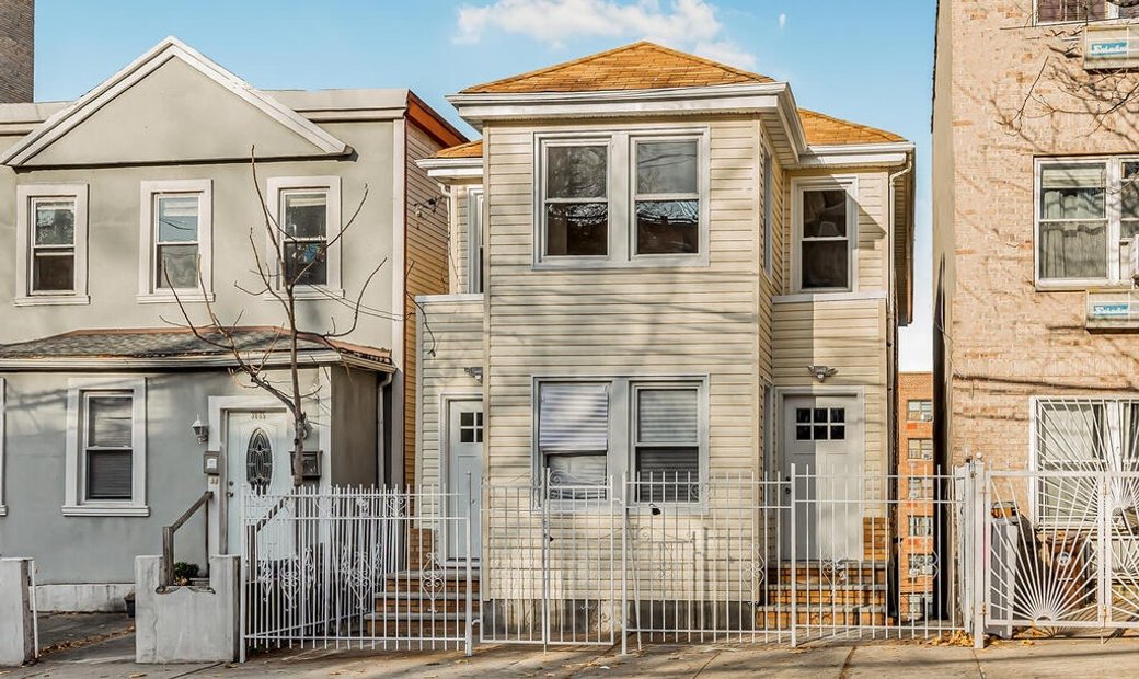 House In Bronx In New York, New York, United States For Sale (14725150)