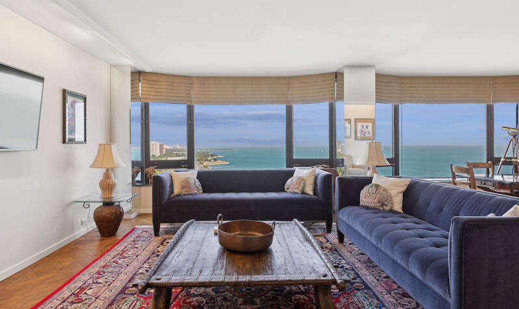Exceptional High Half Floor Residence In Chicago, Illinois, United ...