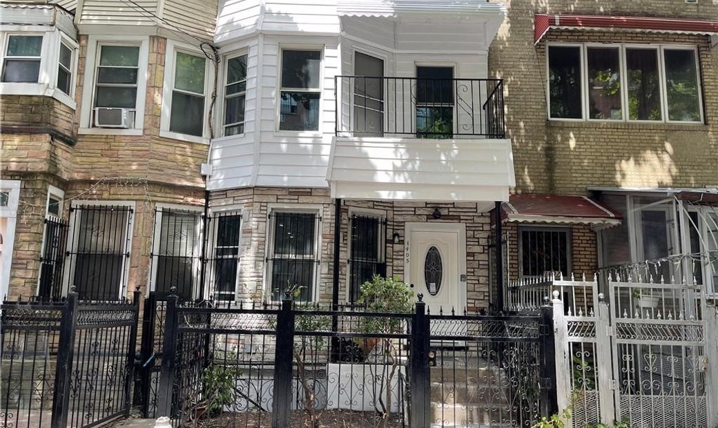 House In Bronx In New York, New York, United States For Sale (14725149)