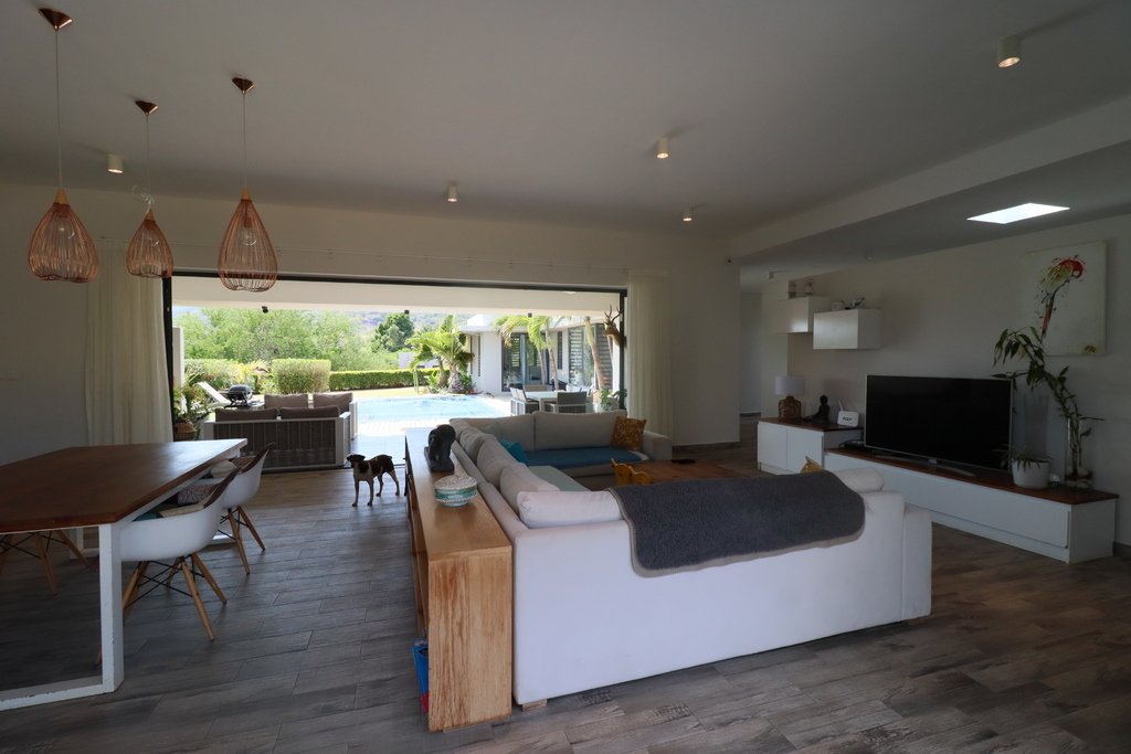 Splendid Family Villa And Its In Case Noyale, Rivière Noire District ...