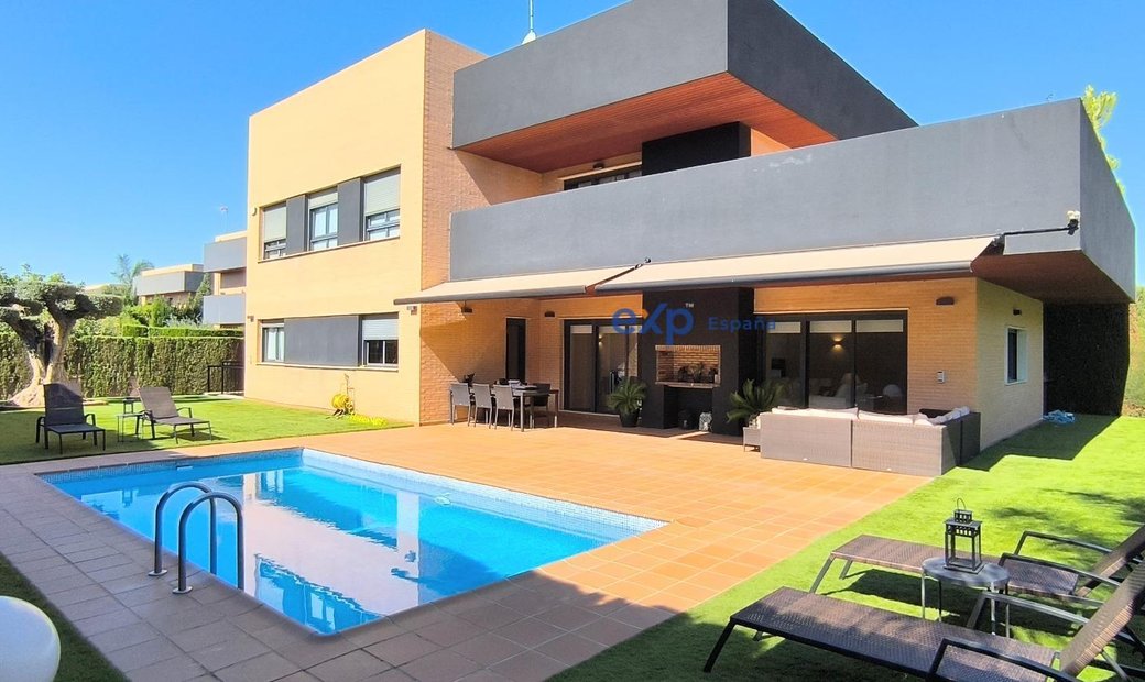Stunning 5 Bedroom Villa For Sale In In Bétera, Valencian Community ...