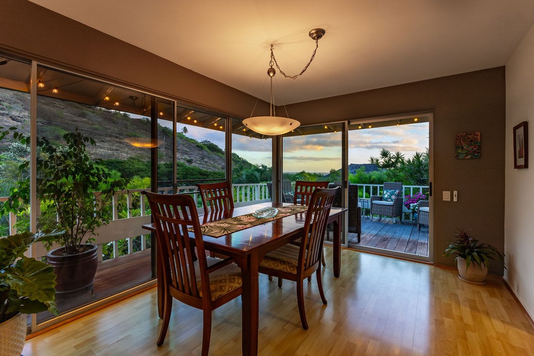 Kalani Iki Estates, Diamond Head, Mountain In Honolulu, Hawaii, United ...