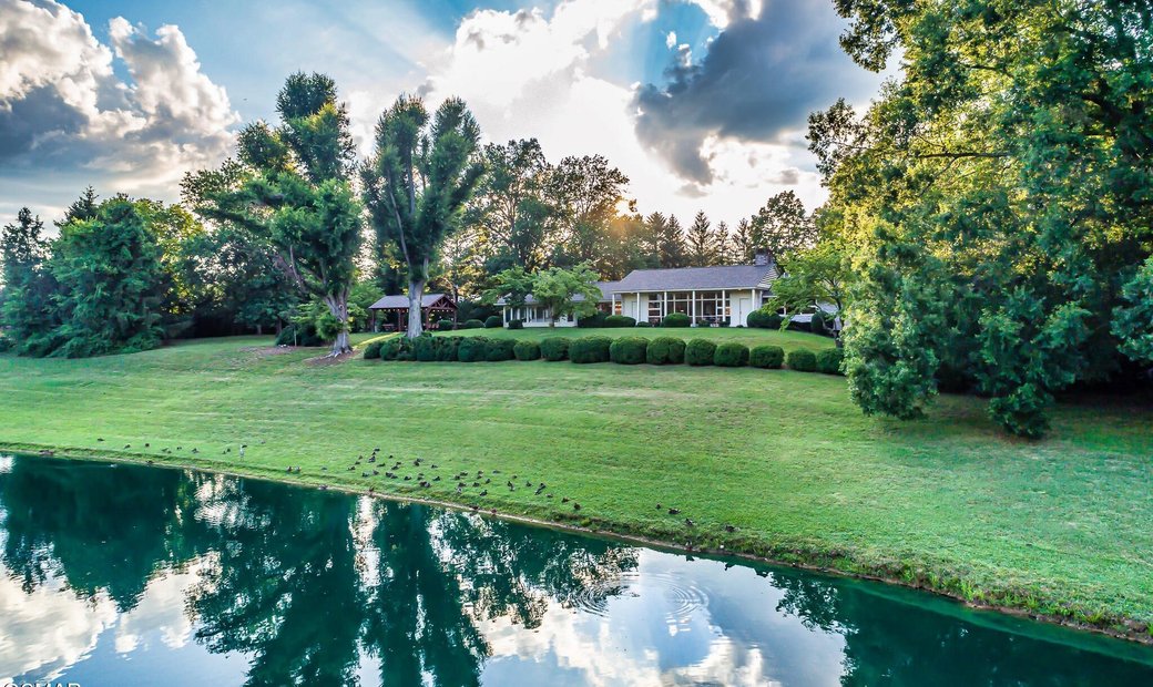 6 Bedrooms Single Family Detached In Sevierville, Tennessee, United ...