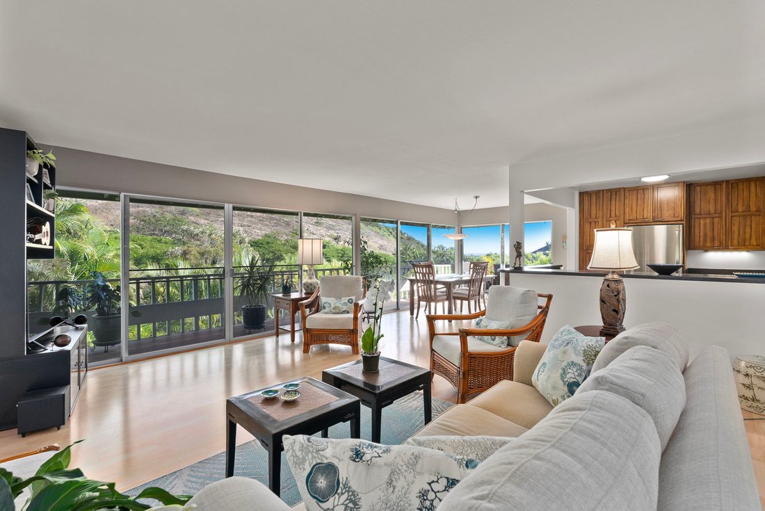 Kalani Iki Estates, Diamond Head, Mountain In Honolulu, Hawaii, United ...