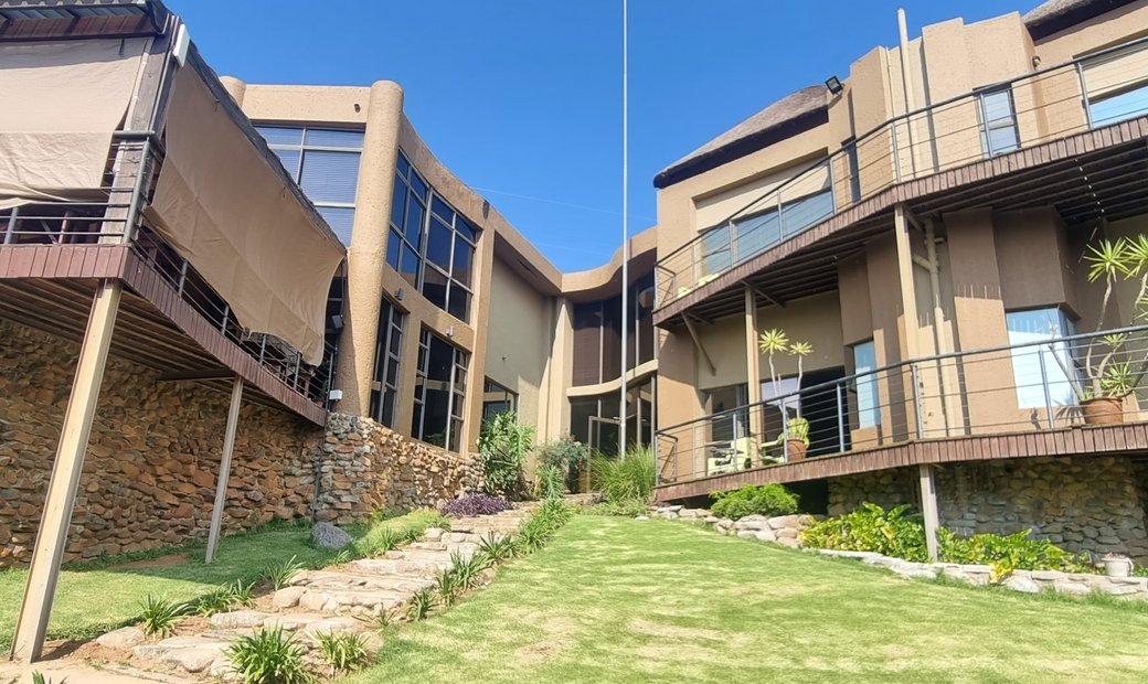 Luxurious Lodge For Sale In Bloemfontein, Free State, South Africa For ...