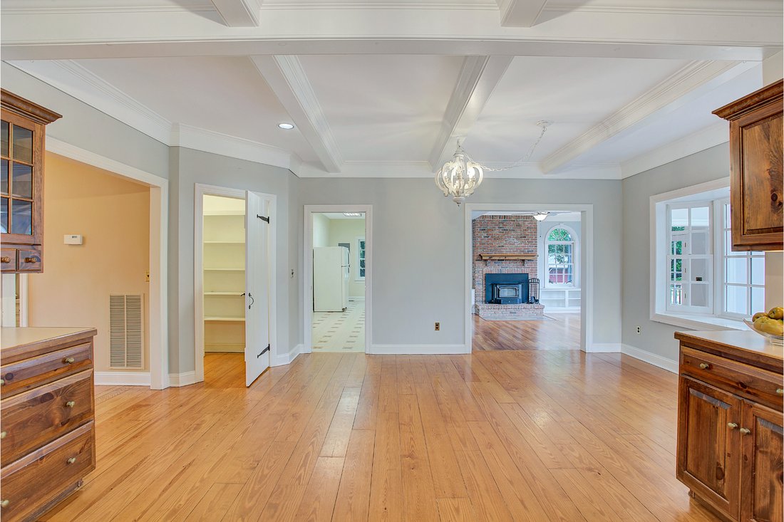 Long Sweeping Driveway To This Hideaway In Lebanon, New Jersey, United ...