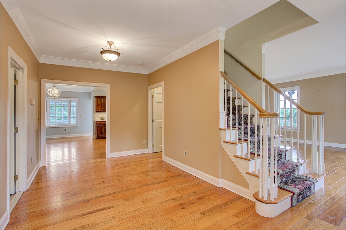 Long Sweeping Driveway To This Hideaway In Lebanon, New Jersey, United ...