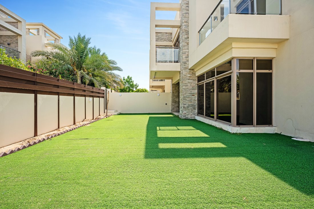 Corner | Large Plot | Ready To Move In In Dubai, United Arab Emirates ...