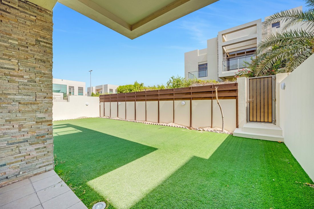 Corner | Large Plot | Ready To Move In In Dubai, United Arab Emirates ...