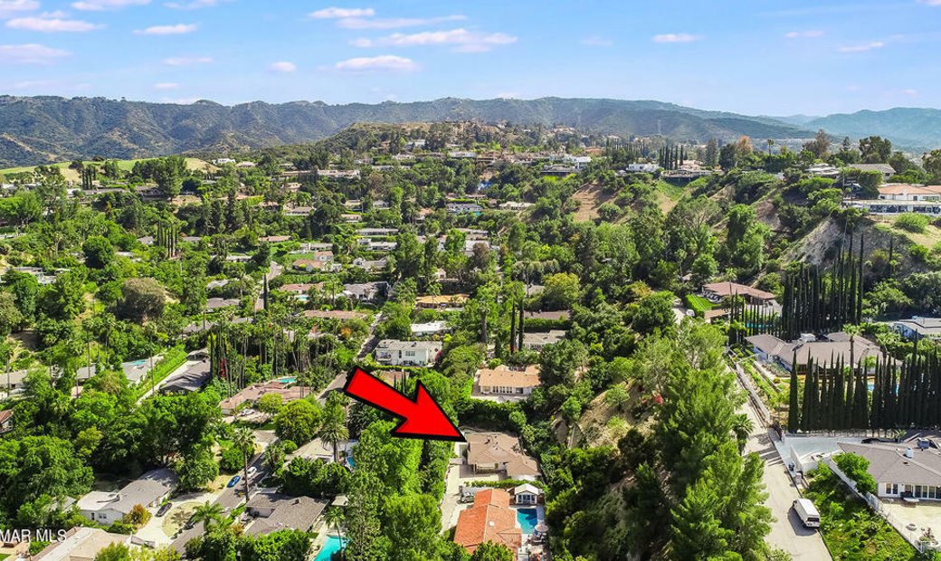 Serene Living In Lower Lake Encino In Los Angeles, California, United ...