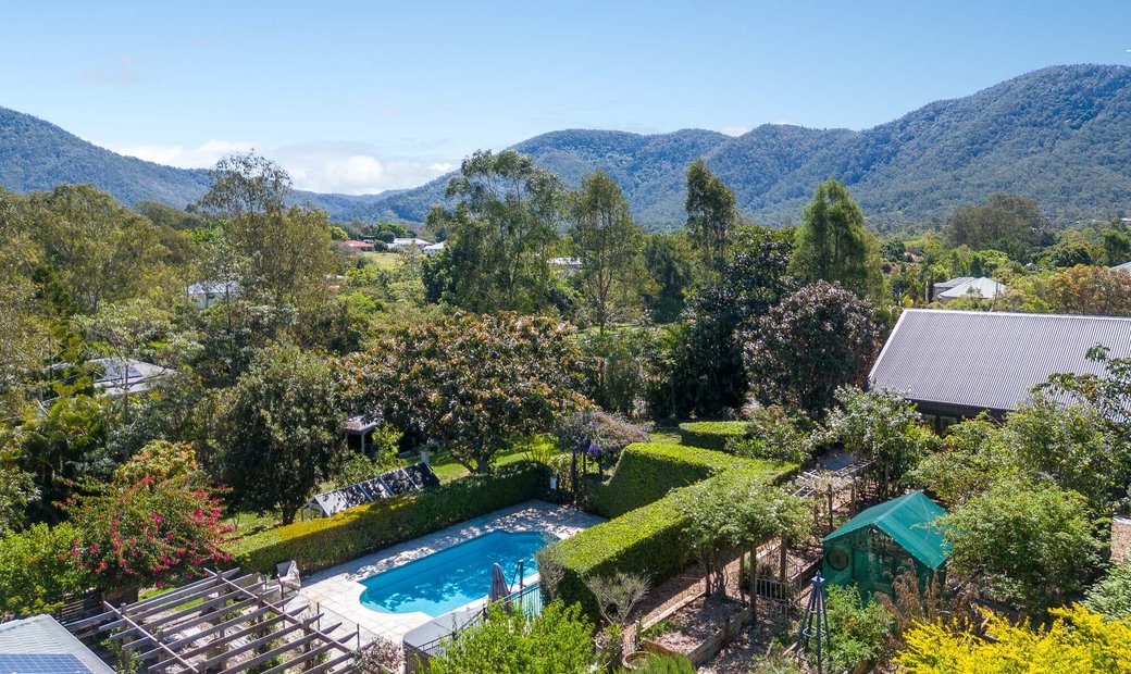 Superbly Renovated Home In Prime Highvale In Highvale, Queensland ...