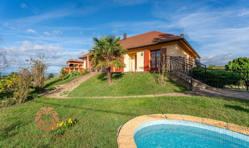 Genay Traditionnelle In Genay, Auvergne Rhône Alpes, France For Sale ...