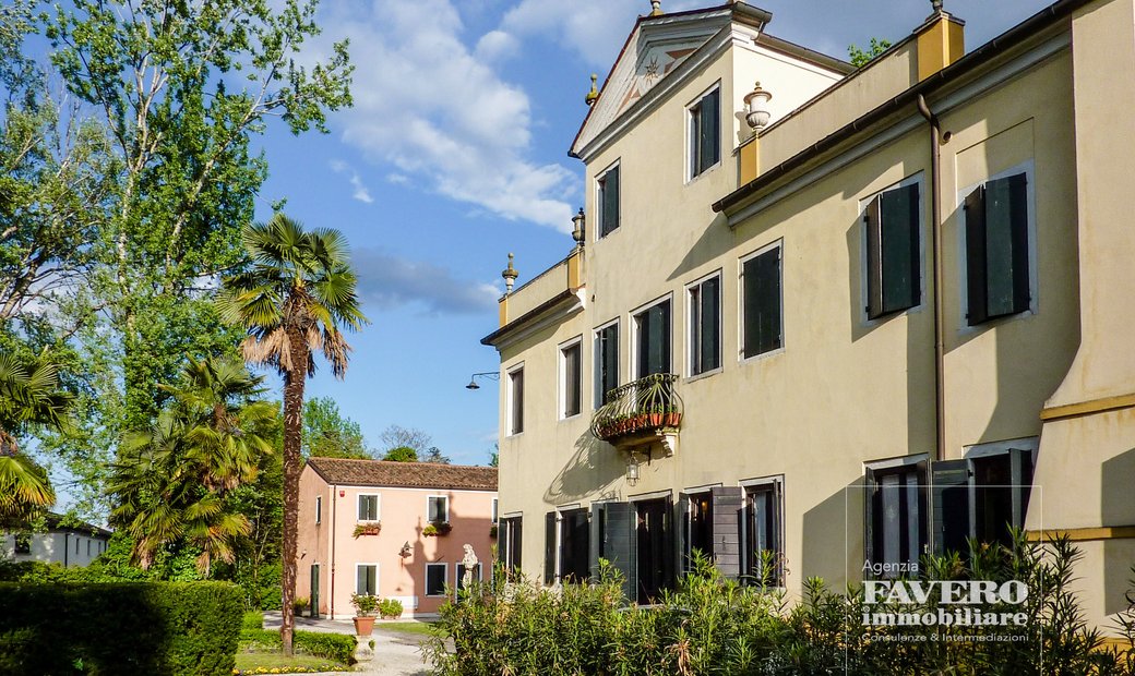Historic Villa With Depandance And Planted Park In Dolo, Veneto, Italy ...