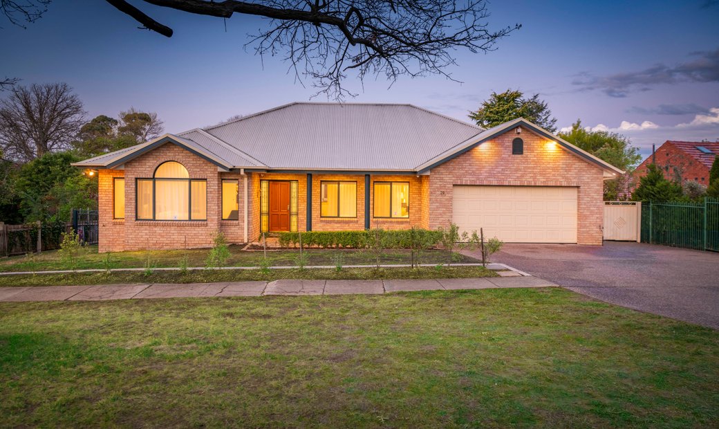 Palatial Home In A Prestigious Suburb In Griffith, Australia For Sale ...