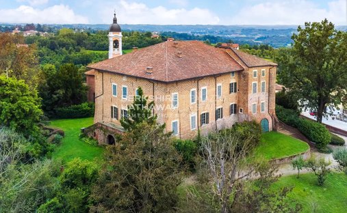 Luxury castles with terrace for sale in Roatto, Piedmont, Italy ...