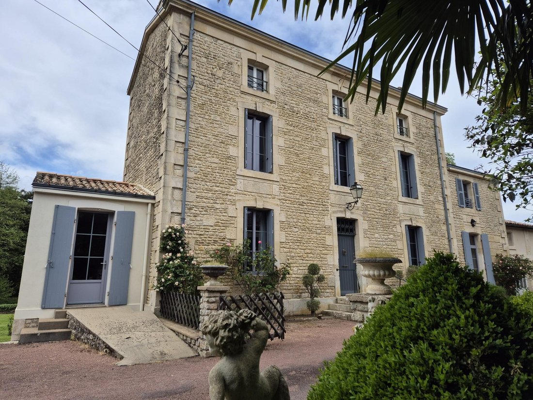La Crèche House In La Crèche, Nouvelle Aquitaine, France For Sale ...