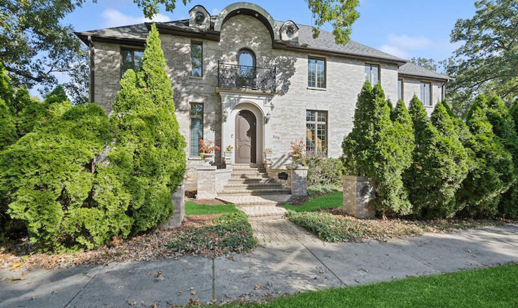 Stately Brick And Limestone Residence In Glencoe, Illinois, United ...