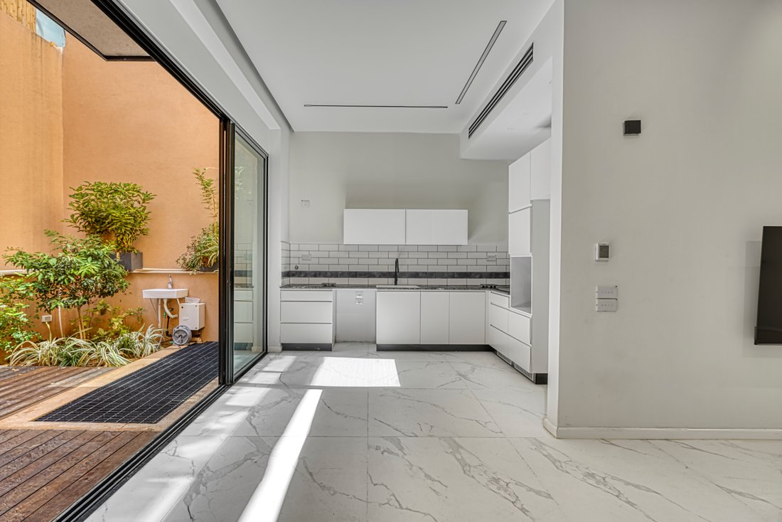 Three Story House In The Neve In Tel Aviv Yafo, Tel Aviv District ...