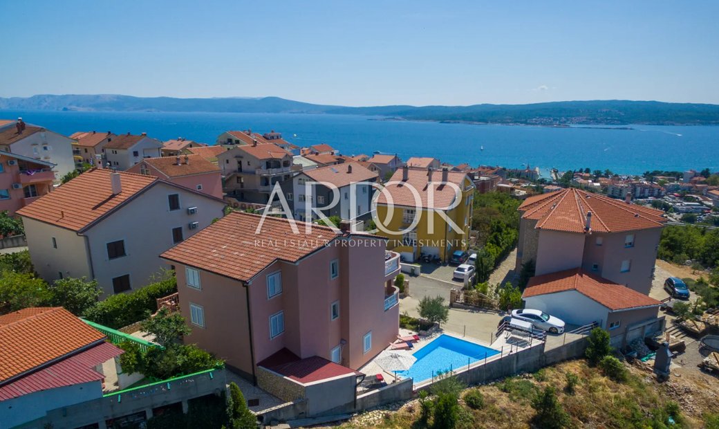 House Crikvenica, 440m2 In Crikvenica, Primorje Gorski Kotar County ...