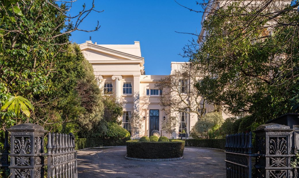 Gloucester Gate, Regent's Park, London In London, England, United ...
