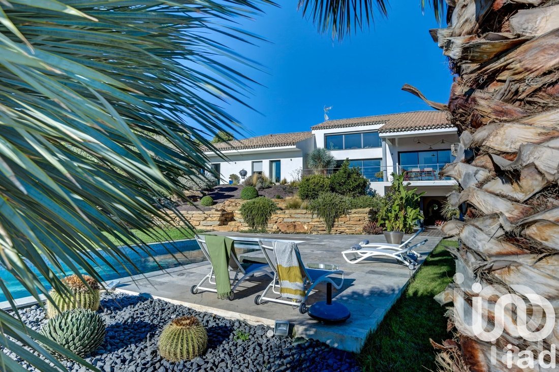 Vente Maison/Villa 8 In Saint Cyr Sur Mer, Provence Alpes Côte D'azur ...