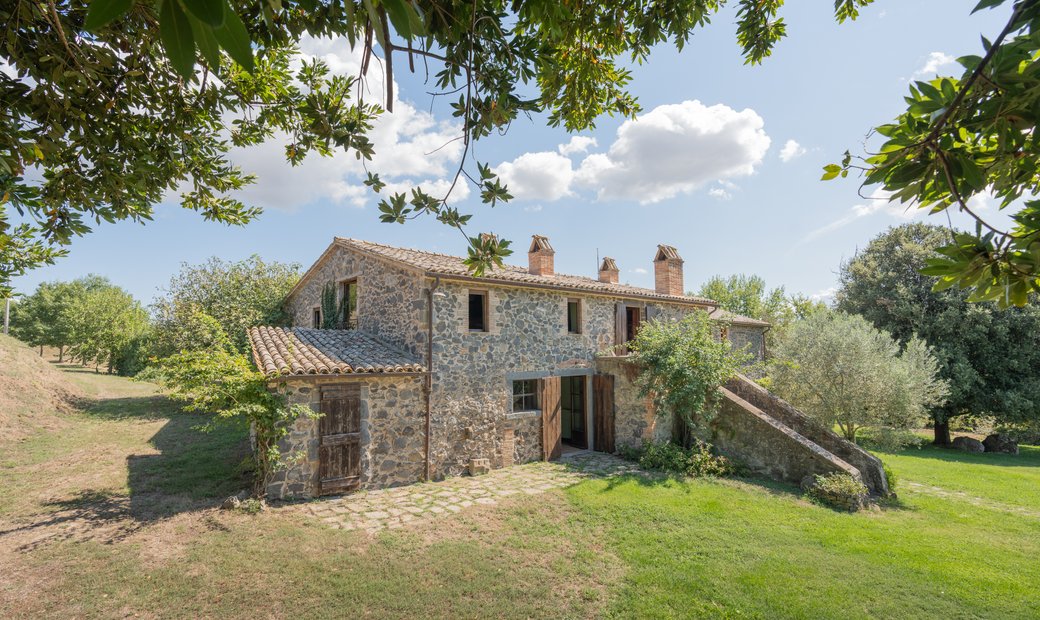Traditional Farmhouse Sensitively Renovated In Torre San Severo, Umbria ...