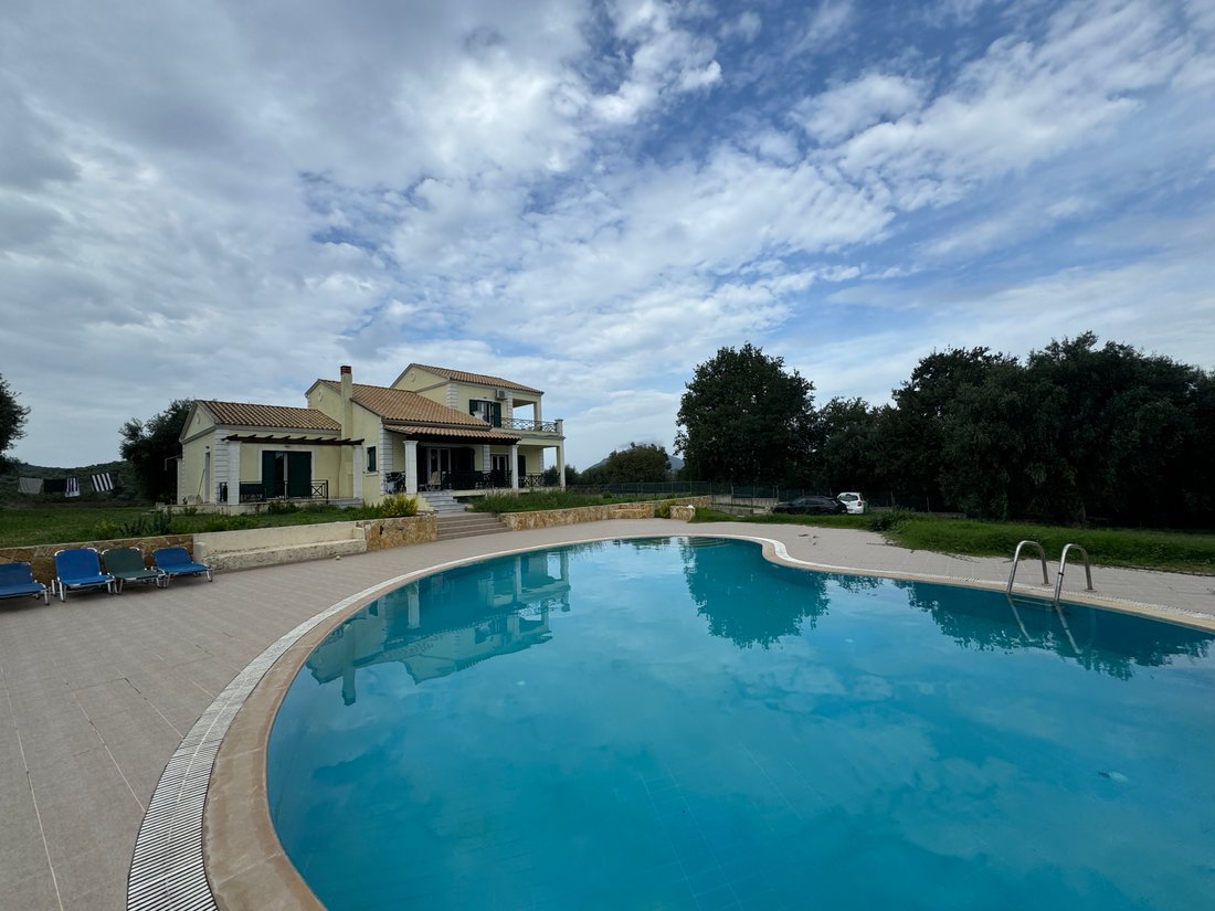 Beautiful 4 Bedroom Villa With Great Views In The South East In Psaras ...
