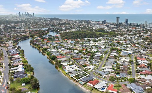 Luxury waterfront homes for sale in Queensland, Australia | JamesEdition