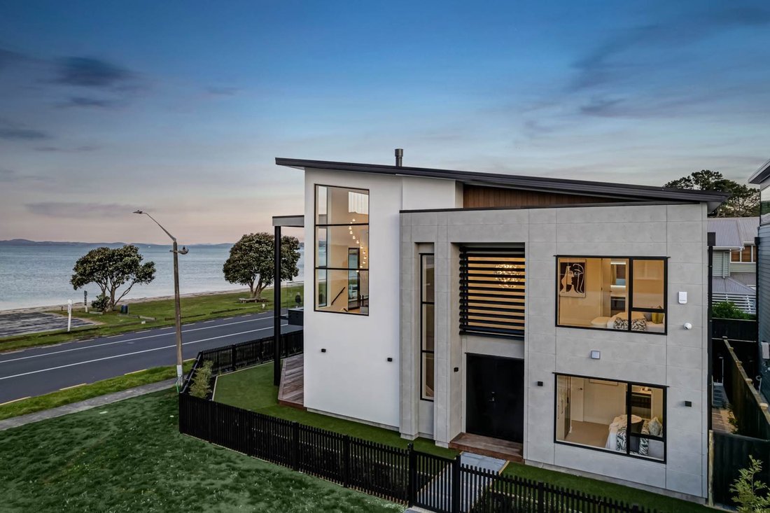 An Extraordinary Waterfront Residence In Auckland, Auckland, New ...