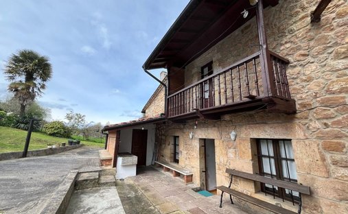 Lujo casas con terraza en venta en Comillas, Cantabria, España ...