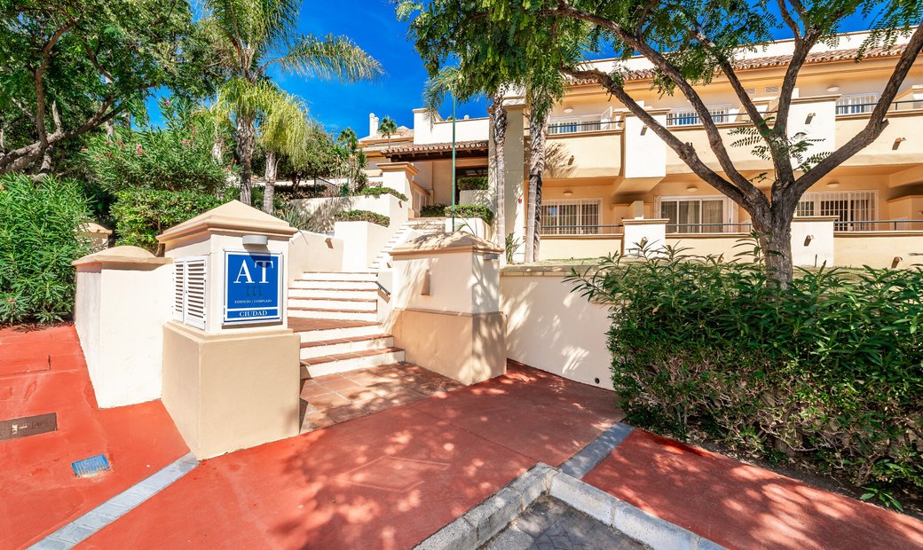 Aparthotel In Elviria With 12 Studio Units, And 3 In Marbella ...