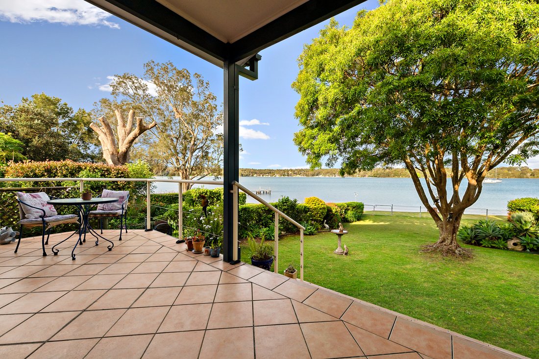 Timeless Home With Breathtaking Lake In Toronto, New South Wales ...