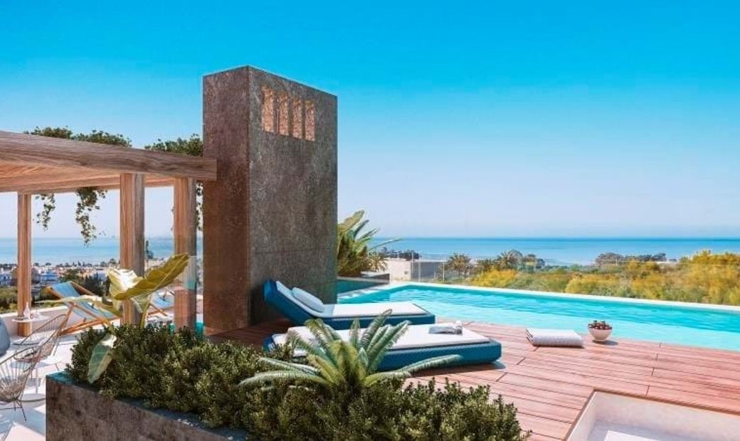 Por Encima De La Costa, Donde La Tierra Se Eleva In Marbella, Andalusia ...