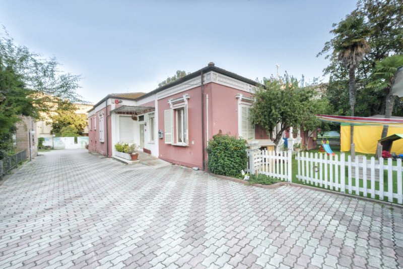 Pescara Villa In Pescara, Abruzzo, Italy For Sale (14830721)