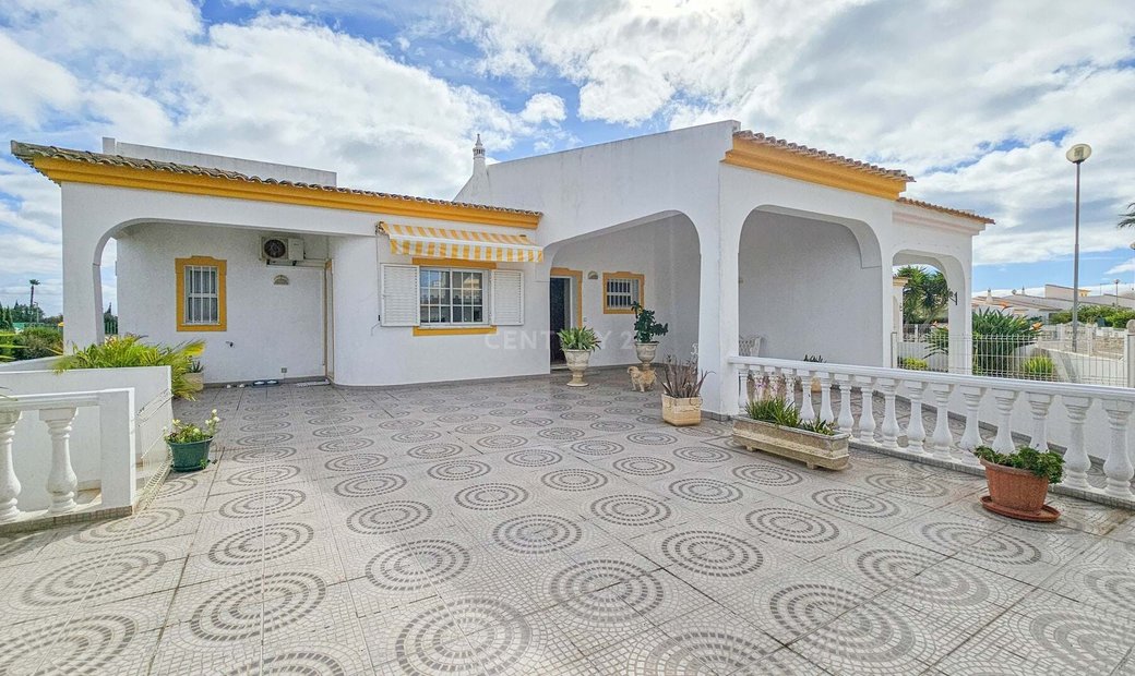 3 Bedroom House | Games Room | Bar | Swimming In Albufeira, Algarve ...